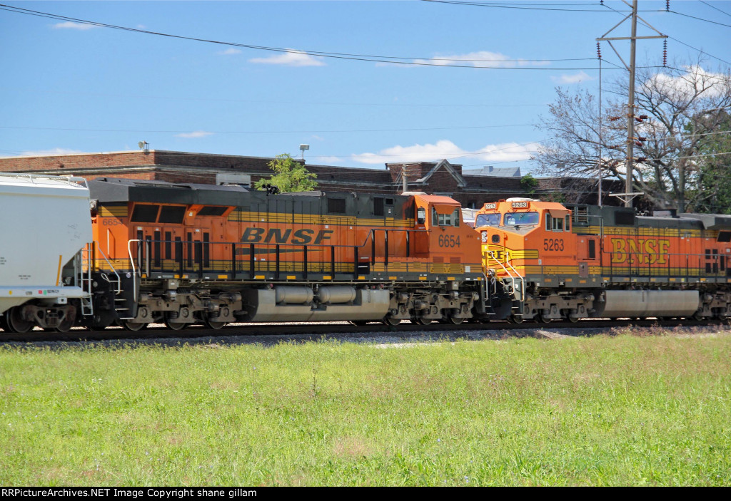 BNSF 6654 sits on this MADGAL freight.